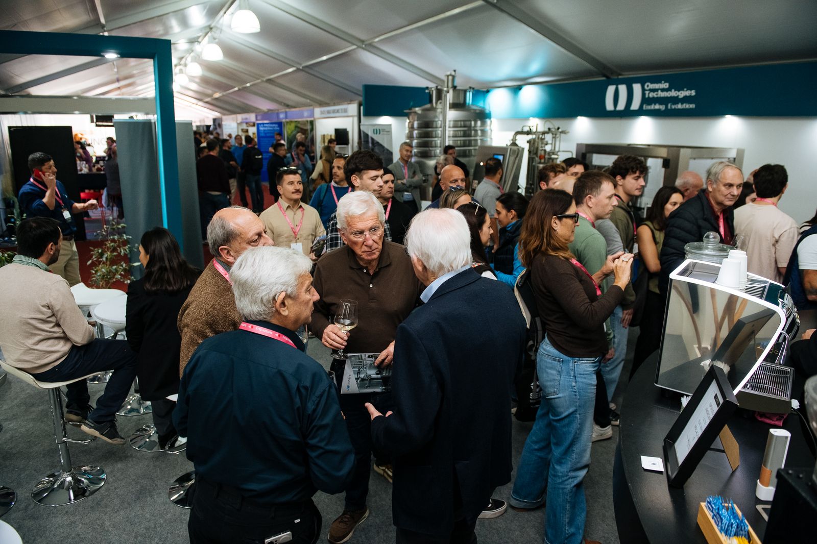 Omnia Technologies llevará un equipo portátil a bodegas para que hagan ...